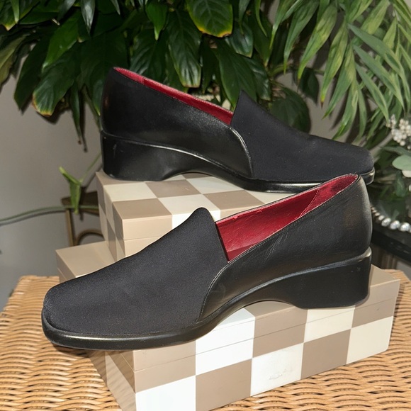 AEROSOLES | Shoes | Aerosoles Black Slipon Loafers With Red Interior ...